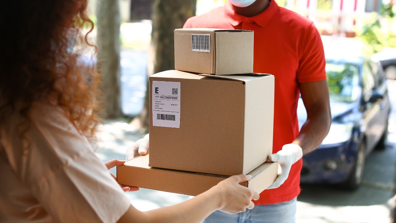 How to Send Parcel from USA to India Securely